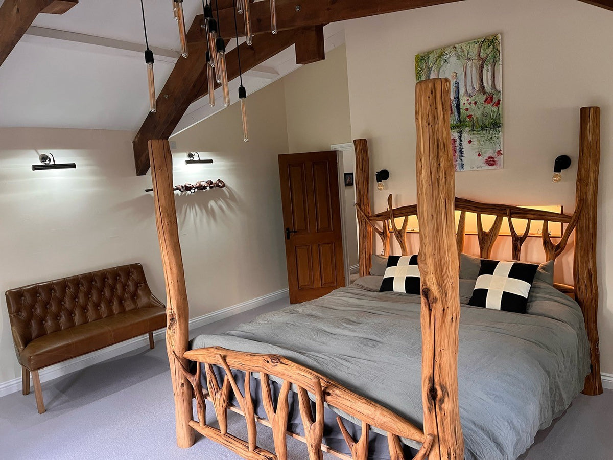 Funky chunky four poster bed – We-pee